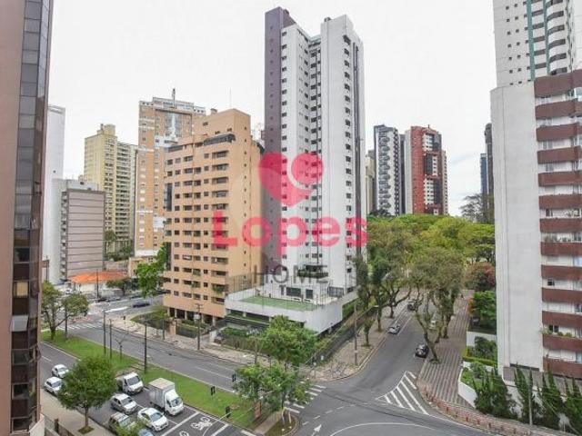 Apartamento com 171 m² e 3 quartos à venda em Batel