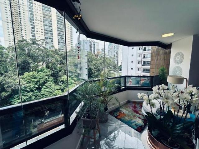 Apartamento com 172 m², 3 quartos sendo 3 suítes com 2 vagas livres e vista livre para o Bosque à ve