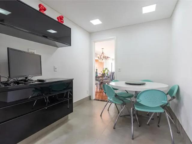 Apartamento com 172 m², 3 quartos sendo 3 suítes à venda no bairro Itaim Bibi