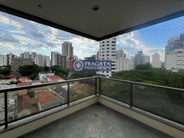 Apartamento com 173m² de área privativa, 4 suítes, 5 banheiros, 3 vagas no Campo Belo