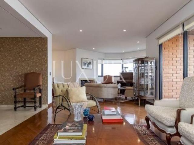 Apartamento com 185 m², 3 quartos sendo 3 suítes à venda no bairro Cerqueira César