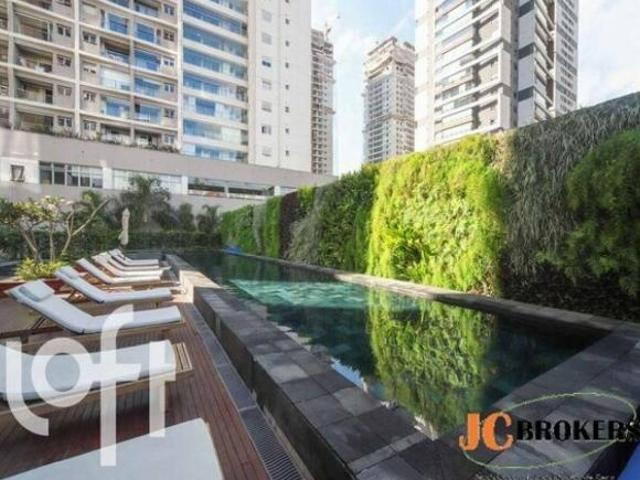 Apartamento com 185 m² de área útil, 4 Dormitórios sendo 3 suítes