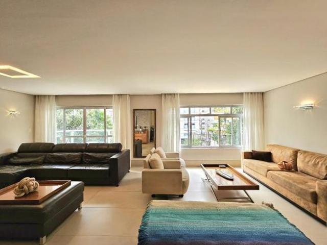 Apartamento com 187 m², 3 quartos sendo 1 suíte à venda no bairro Itaim Bibi