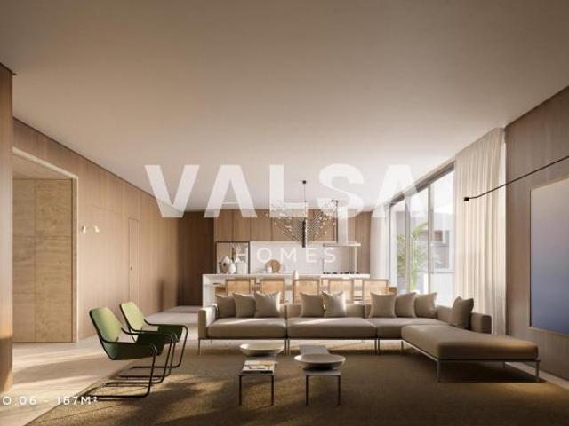 Apartamento com 187 m², 3 quartos sendo 3 suítes à venda no bairro Água Verde