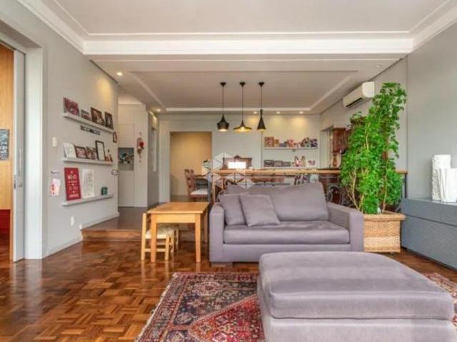 Apartamento com 188,68m² privativos, 3 dormitórios e 2 vagas, totalmente reformado