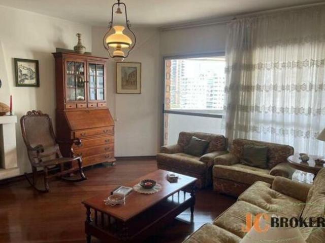 Apartamento com 188m², 4 dormitórios sendo 1 suíte, lavabo, 3 vagas