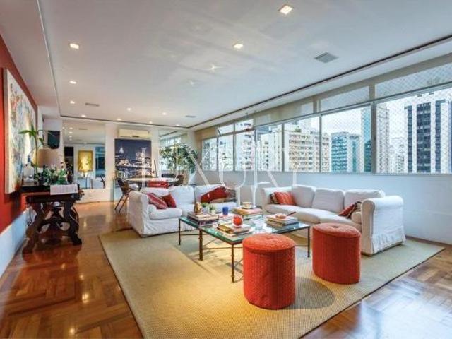 Apartamento com 189 m², 3 quartos sendo 2 suítes à venda no bairro Itaim Bibi