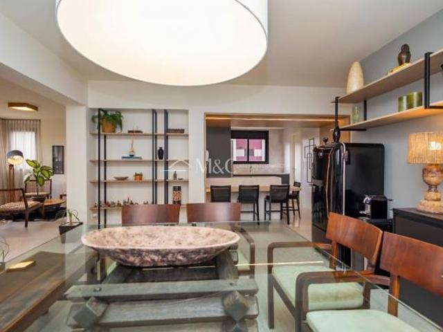 Apartamento com 189 m², PORTEIRA FECHADA, com 3 quartos sendo 3 suítes à venda no bairro Bigorrilho
