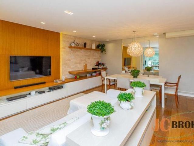 Apartamento com 180m², 4 dormitórios sendo 3 suítes, 3 vagas