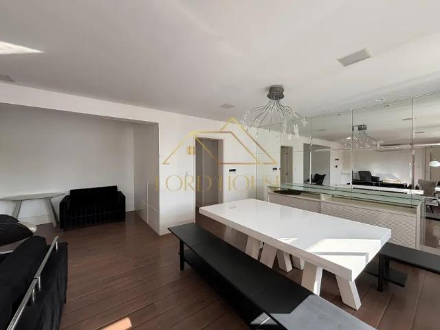 Apartamento com 180m² no Jardins. O imóvel possui 2 quartos, sendo 1 suíte e 2 vagas