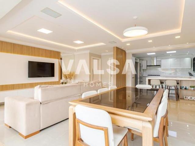 Apartamento com 181.28 m², 4 quartos sendo 2 suítes à venda no bairro Água Verde