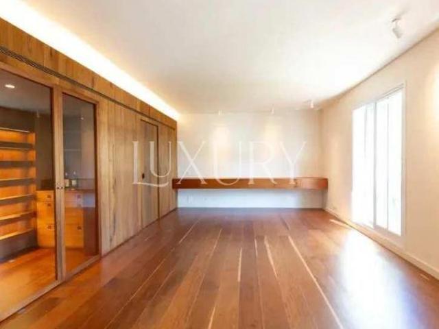 Apartamento com 194 m², 3 quartos sendo 1 suíte à venda no bairro Itaim Bibi