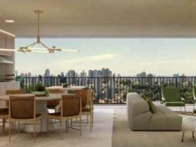 Apartamento com 195m² possui 3 dormitorios, 3 suites sendo uma suite master ampliada com terraço