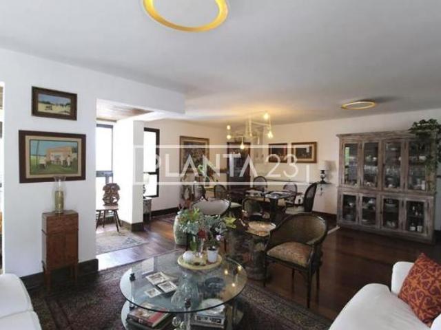 Apartamento com 196 m², 4 quartos sendo 3 suítes à venda no bairro Vila Olímpia