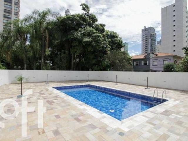 Apartamento com 196m² ensolarado, 1 por ala, amplo living, terraço, salas de jantar e almoço