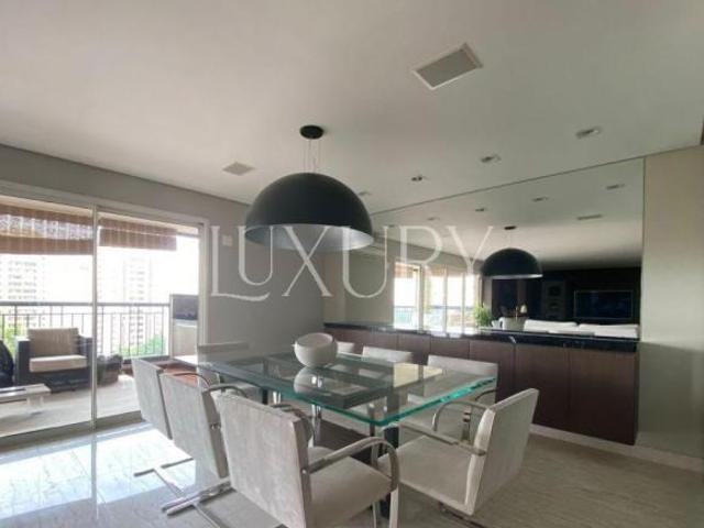 Apartamento com 198 m², 3 quartos sendo 3 suítes à venda no bairro Alto De Pinheiros