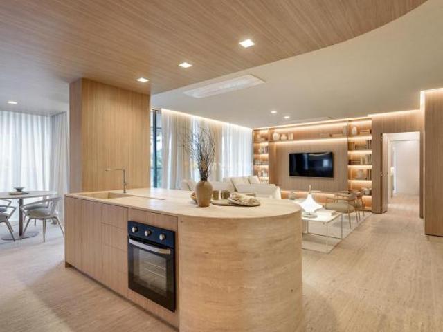 Apartamento com 198m² 4 quartos 3 vagas frente ao parque Barigui