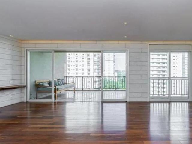 Apartamento com 199 m², 2 quartos sendo 2 suítes à venda no bairro Itaim Bibi