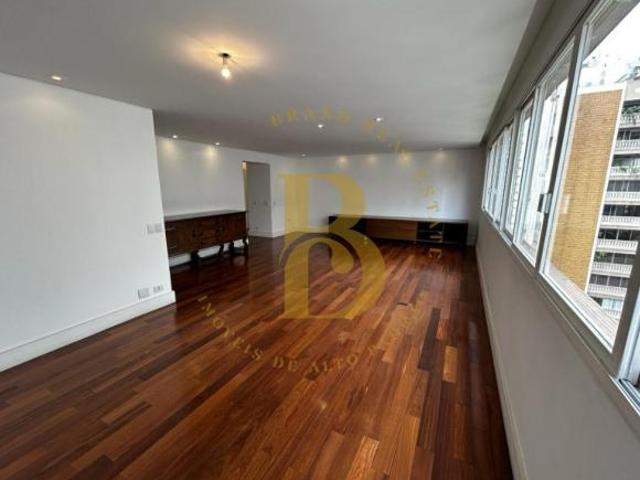 Apartamento com 190 m², 3 quartos sendo 1 suíte pra venda no Itaim Bibi