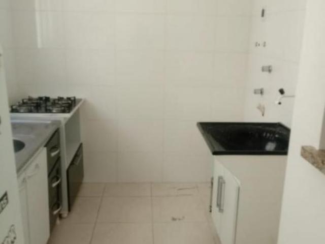 APARTAMENTO COM 1 DORMITÓRIO MOBILIADO A UMA QUADRA DO MAR