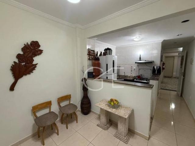 Apartamento com 2 dormitórios à venda, 93 m² por R$ 580.000,00 Marapé Santos/SP