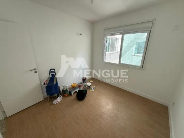 Apartamento com 1 dormitório e 1 vaga à venda no bairro Passo Da Areia em Porto Alegre com 61,00m² p