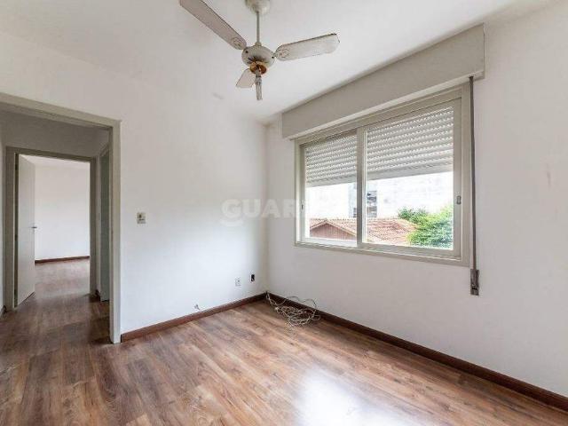 Apartamento com 1 dormitório e 2 vagas de garagem no bairro Petrópolis COD: 22075