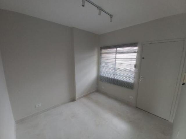 Apartamento com 1 dormitório, em frente a estação de metro R$ 320.000,00