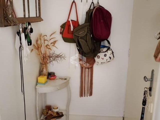 Apartamento com 1 dormitório, semi mobiliado com ar condicionado no bairro Ouro