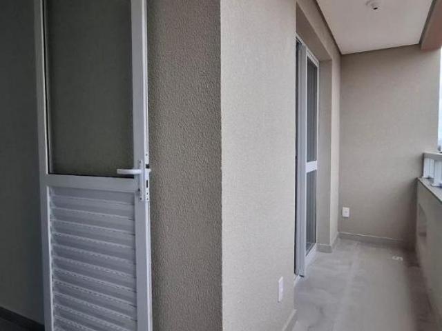 Apartamento com 1 Dormitório, varanda em andar alto com vista livre no Parque Industrial