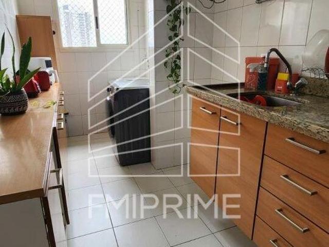 Apartamento com 1 dormitório,1 vaga semi mobiliado em condomínio Clube Rail Pompeia
