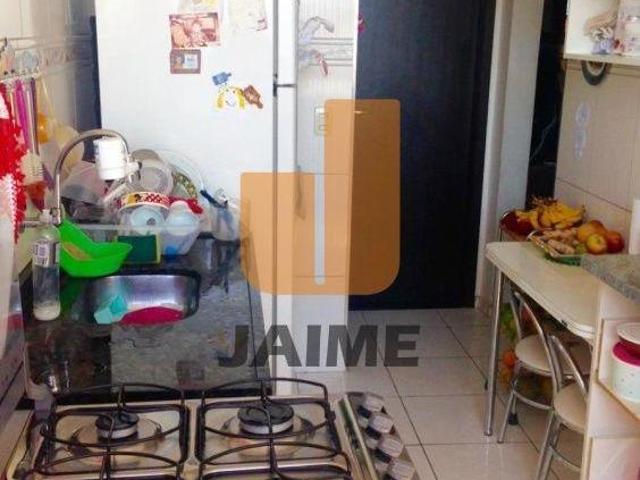 Apartamento com 1 dormitório, 2 salas e 1 vaga em 51 metros. Ótima localização