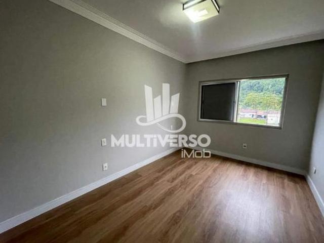 Apartamento com 1 dormitório 50 metros da praia Vaga de garagem e elevador no Canto do Forte