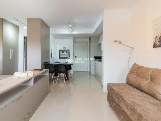 Apartamento com 1 quarto e 40m² para alugar em Chácara das Pedras, Porto Alegre