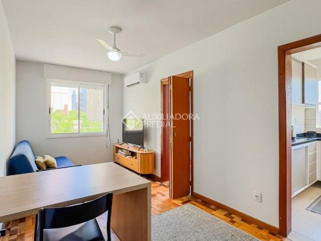 Apartamento com 1 quarto e 40m² para alugar em Jardim Europa, Porto Alegre