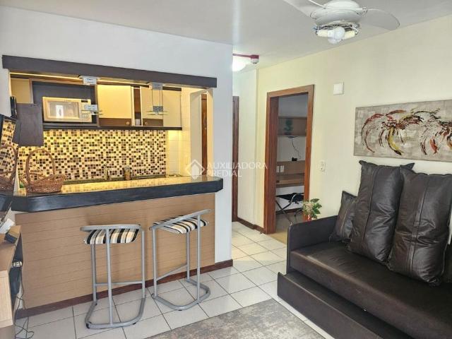 Apartamento com 1 quarto e 42m² para alugar em Centro, Florianópolis
