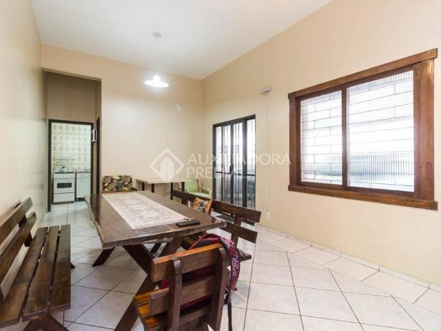 Apartamento com 1 quarto e 42m² para alugar em Passo da Areia, Porto Alegre