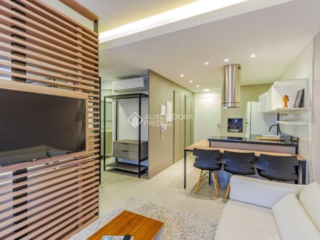 Apartamento com 1 quarto e 44m² para alugar em Azenha, Porto Alegre