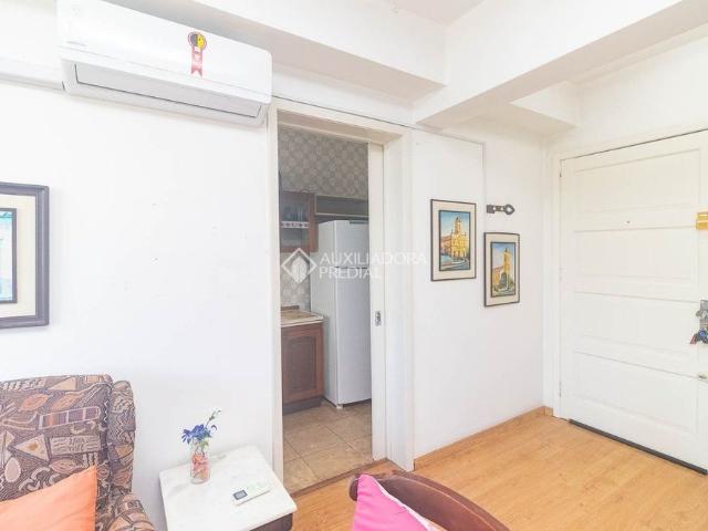 Apartamento com 1 quarto e 52m² para alugar em Floresta, Porto Alegre
