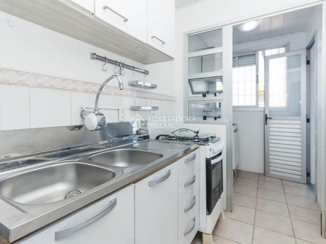 Apartamento com 1 quarto e 57m² para alugar em Humaitá, Porto Alegre