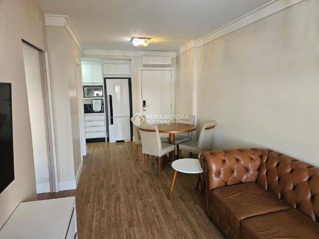 Apartamento com 1 quarto e 58m² para alugar em Centro, Florianópolis