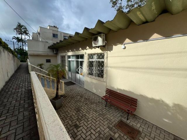 Apartamento com 1 quarto e 59m² para alugar em Córrego Grande, Florianópolis