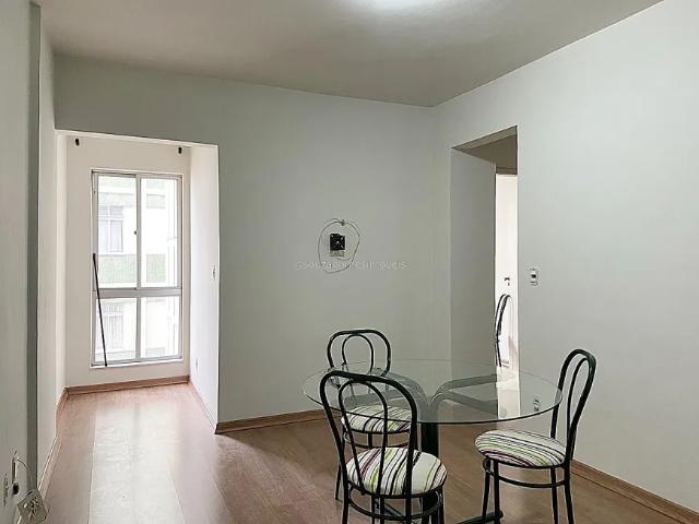 Apartamento com 1 Quarto e 1 banheiro à Venda, 53 m² por R$ 195.000