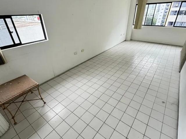 Apartamento com 1 Quarto e 1 banheiro à Venda, 63 m² por R$ 280.000