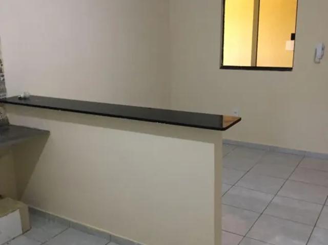 Apartamento com 1 Quarto e 1 banheiro para Alugar, 52 m² por R$ 735/Mês