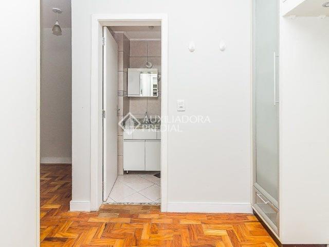 Apartamento com 1 quarto e 28m² para alugar em Rio Branco, Porto Alegre