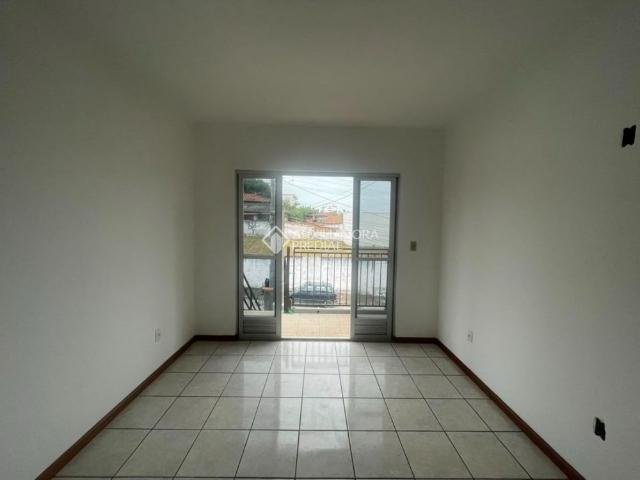 Apartamento com 1 quarto e 30m² para alugar em Barreiros, São José