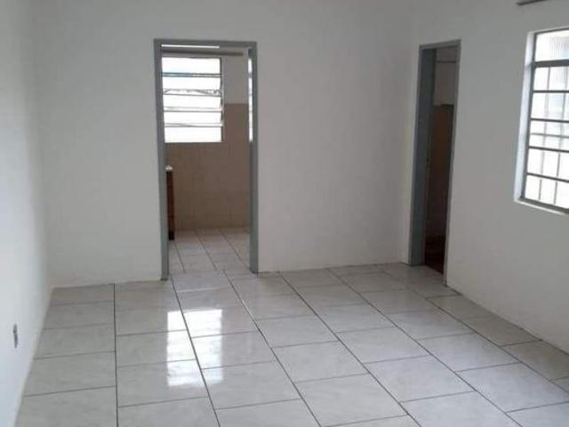 Apartamento com 1 quarto e portaria 24hrs e interfone no bairro Sarandi