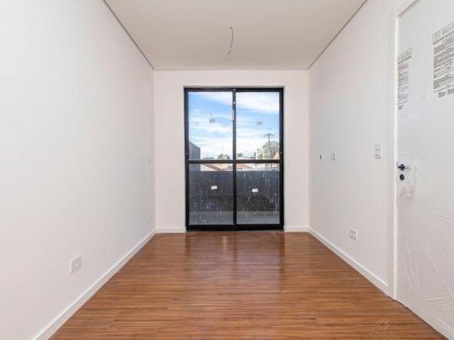 Apartamento com 1 quarto e sacada no Tingui a venda
