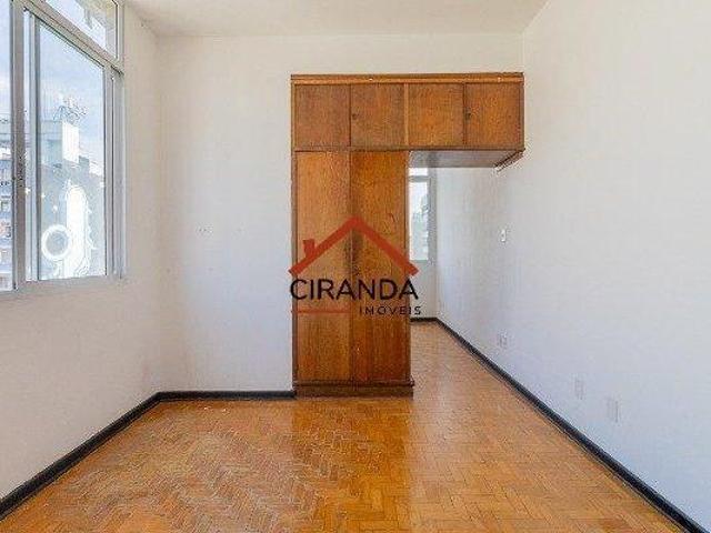 Apartamento com 1 Quarto Próximo à Santa Casa Andar Alto no Centro